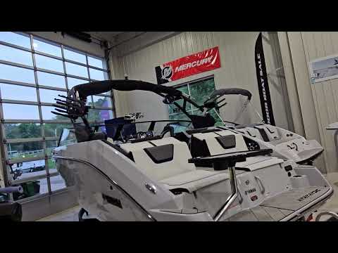 The Ultimate Cross Over Boat. Perfect Day Boat with Surf and Water-Sports abilities. Yamaha 222 XD