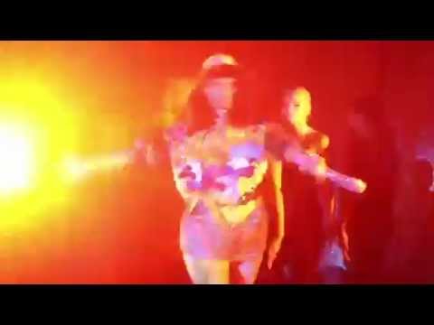 Nicki Minaj Brings Roman Zolanski To Versace H&M Launch (VIDEO ...