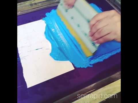 Serirapid - serigrafía a una tinta sobre camiseta blanca