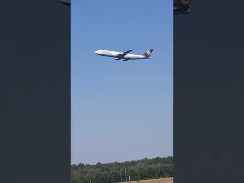 ICAO CODE: EDDF Frankfurt am Main Airport Flughafen Lufthansa B747-8i depature Abflug Runway 25C