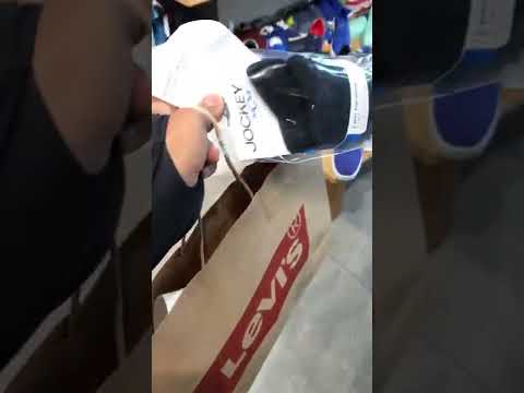 Shopping vlog in malls brands levis