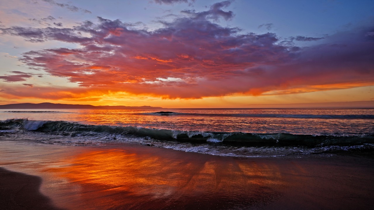 Fiery Sunset Glow on a Remote Beach with Rolling Ocean Waves | Relaxing ASMR for Deep Sleep | 3H 4K
