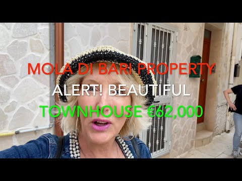 Mola di Bari Property Alert! Light and Bright Townhouse Right Downtown! Only €62,000!