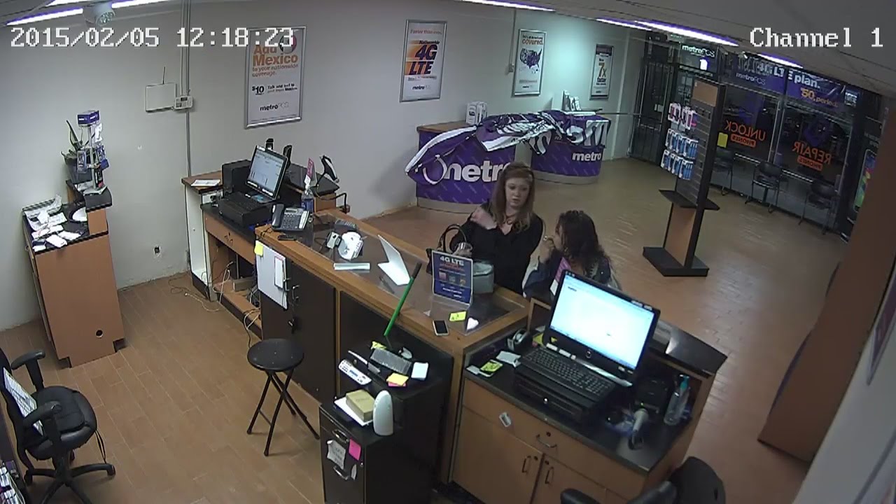 Brazen phone theft caught on camera