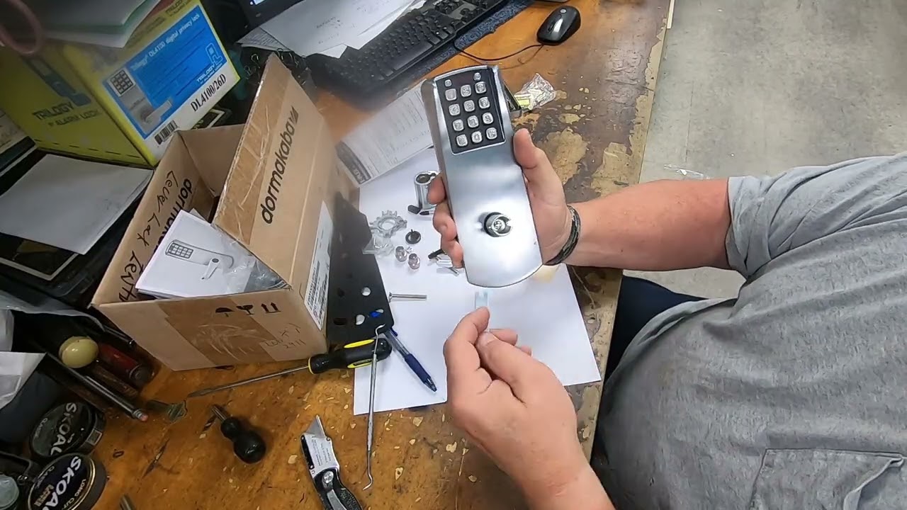 E-PLEX 2000 SERIES PROGRAMMING  ON THE BENCH