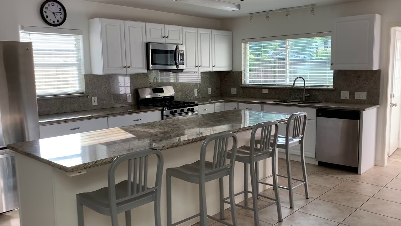 4 bedroom house for rent in Houston. Link in the description