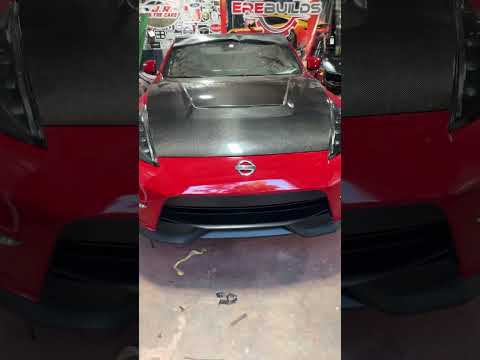 #nissan 370z look at that sliver Emblem donโt leave I will be right back