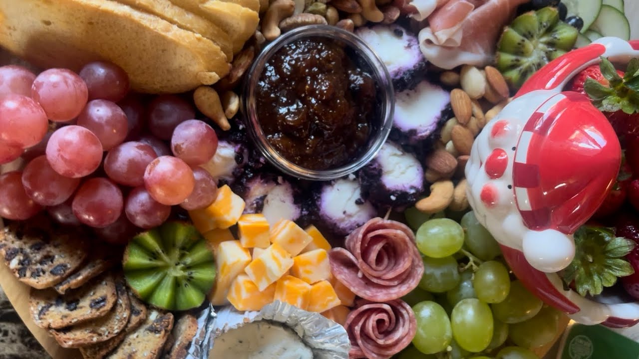 MomZee Kitchen | Christmas Party Charcuterie Board🎄Holiday Cheeseboard w/ Baked Brie Cheese #shorts