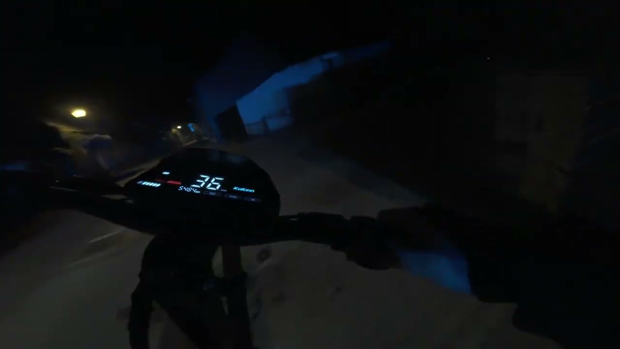 (FULL VIDEO) 🚨 E-scooter Rider on the Kukirin G4 HUMILIATES Police in Wild Chase! 🛴