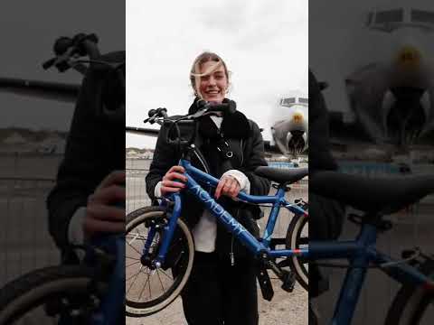 Wie leicht sind die ACADEMY Bikes? ⚡ So leicht, dass man sie einfach zuwerfen kann. ???? #short