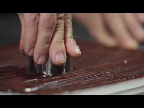 Valrhona - The Essentials - Chocolate Decorations : Waves