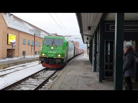 Green Cargo godstog gennem Slagelse station.