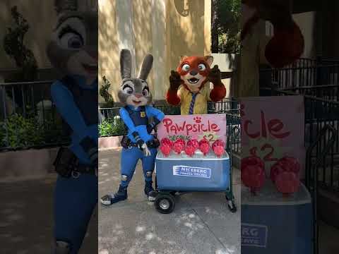 Nick wilde & judy hopes sells ice cream #zootopia #disney #amusementpark #themepark #disneyland