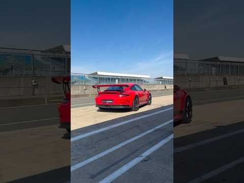 991.1 GT3 RS MR setting personal bests! #porsche #gt3rs #mantheyracing #gt3rsmr #silverstone #track
