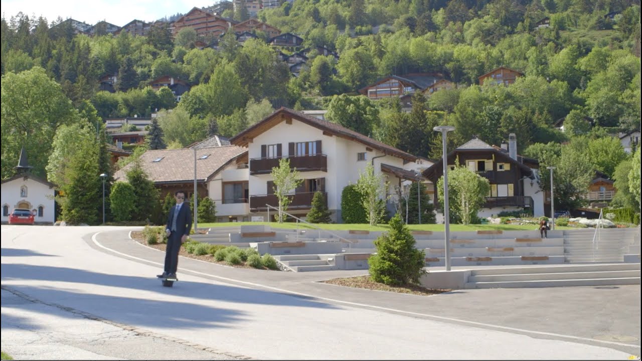 Les Roches Global Hospitality Management Education : Rankings, Fees ...