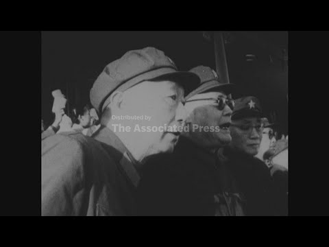 Mao receives Red Guards at Tiananmen in 1966 – Everyday Life in Mao's China