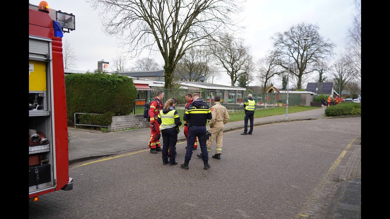 Leerlingen school op straat na gaslek in Leek (Video)