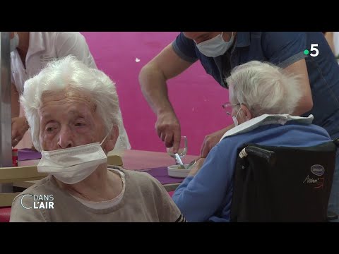 Certains Ehpad peinent à trouver des pensionnaires - Reportage #cdanslair 01.05.2021