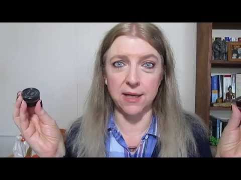 MAC VERSUS BOBBI BROWN BLACK GEL LINER
