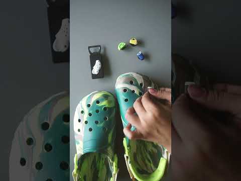 decorating my new crocs for a beach holiday ποΈ