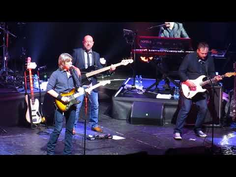 Dire Straits Experience - Tunnel of Love @ Aula Gong, Ostrava 22.02.2019