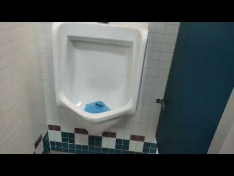 Columbia Gorge outlet Mall Men’s 1/2