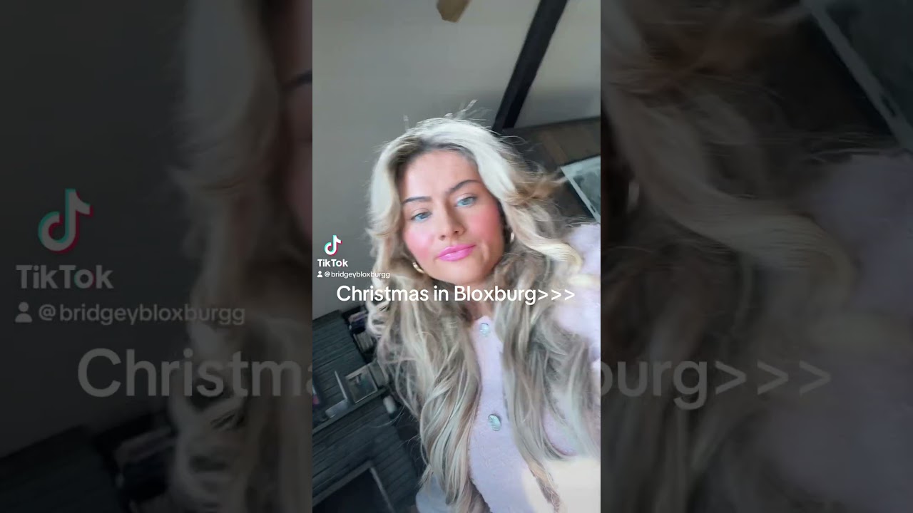 The Bloxburg Christmas Update is amazing #bloxburg #roblox