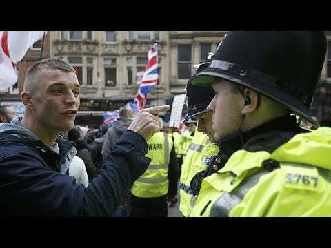 Stand-off at 'anti-islamisation' march in northeastern England