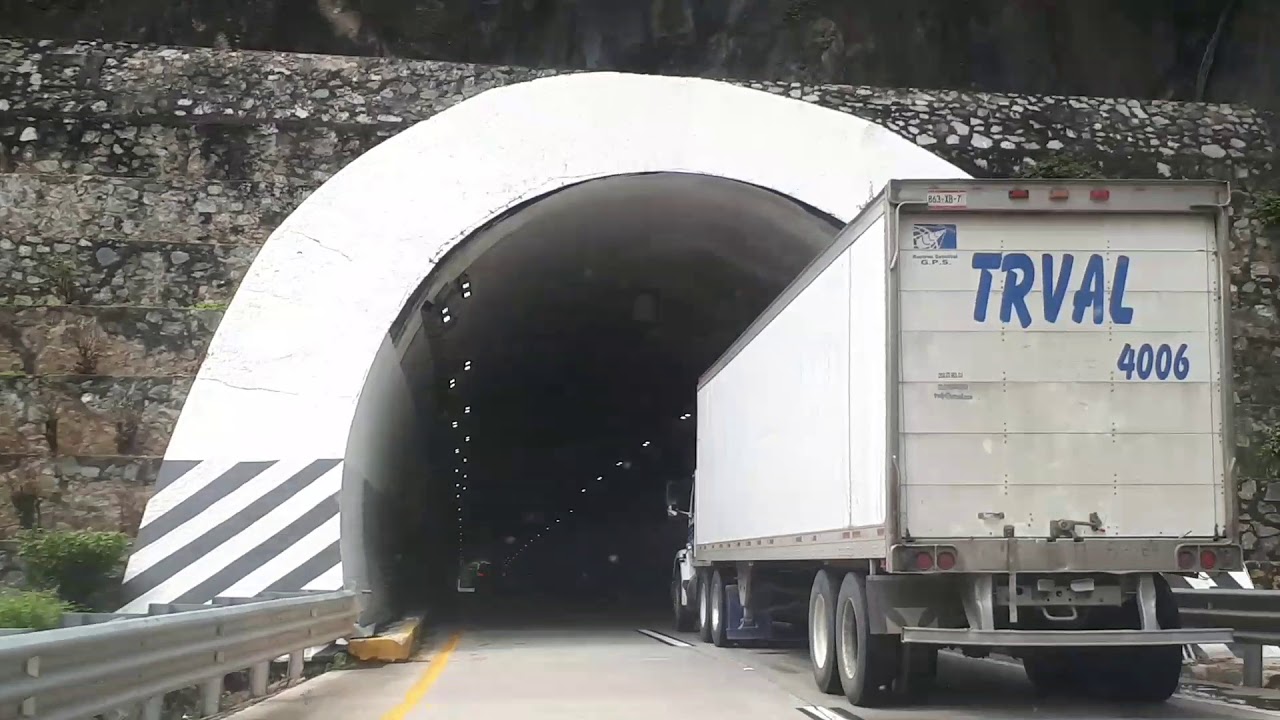 VIAJANDO POR LA LA AUTOPISTA DEL SOL, CARA Y PÉSIMA