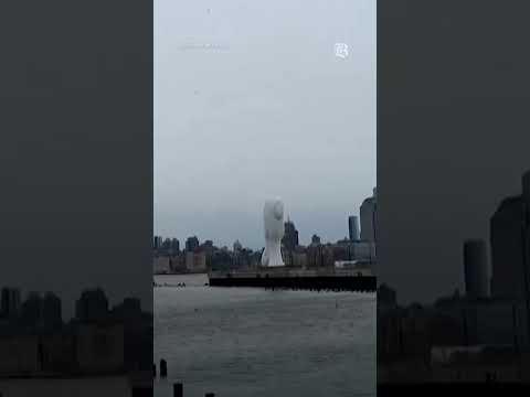 Watch: Helicopter crash into Hudson River