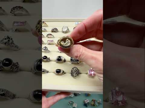 Would you wear this ring? #vintagejewelry