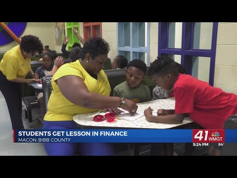 Sigma Gamma Rho Sorority teaches Elementary students the importance of Saving