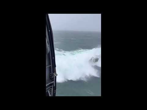 Coast Guard crews rescue mariner from waves near Columbia River