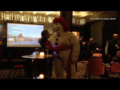 Bonhomme Carnaval welcomes us to Carnaval de Quebec #QuebecRegion