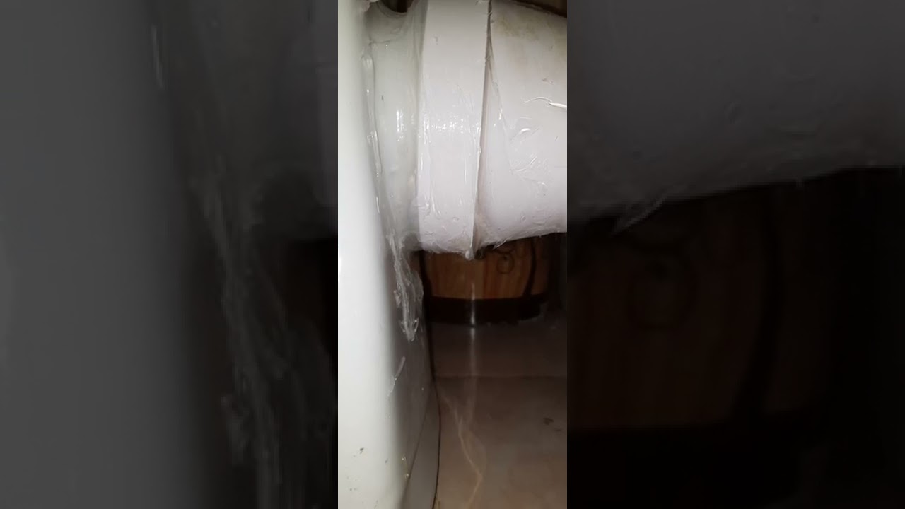 Solution provisoire fuite sur pipe wc avec joint silicone sanitaire