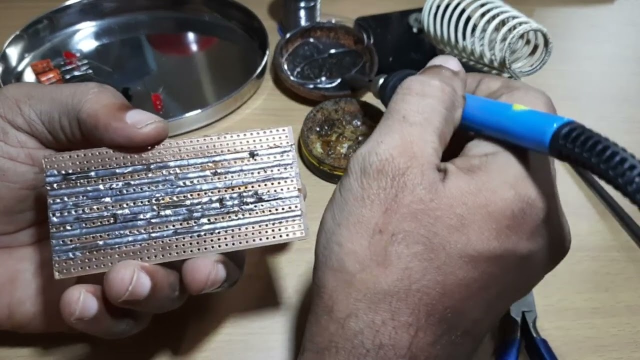 Two LED Flashing Circuit Using an Astable Multivibrator