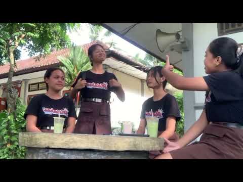 Dialog "asking and giving opinion"