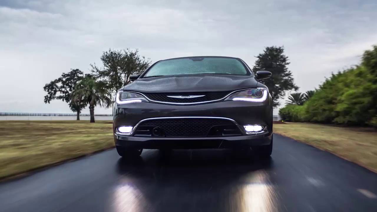 2017 Chrysler 200 | Automatic Dimming Mirrors