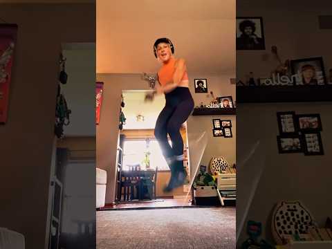 That was a close call👀 #bloopers #jumprope #skipping #fitness #cardio #rock #lipsync #ytshorts #fyp