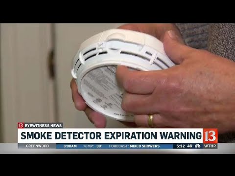 Smoke detector expiration warning