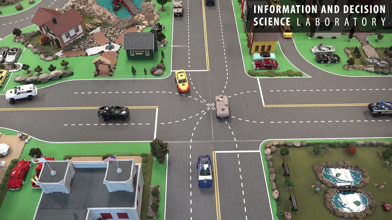 Signal-free intersection for CAVs