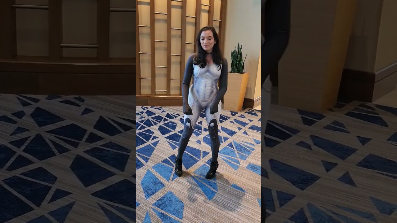 Miranda Lawson - Mass Effect | Cosplay | Miranda Keeping the Galaxy Safe
