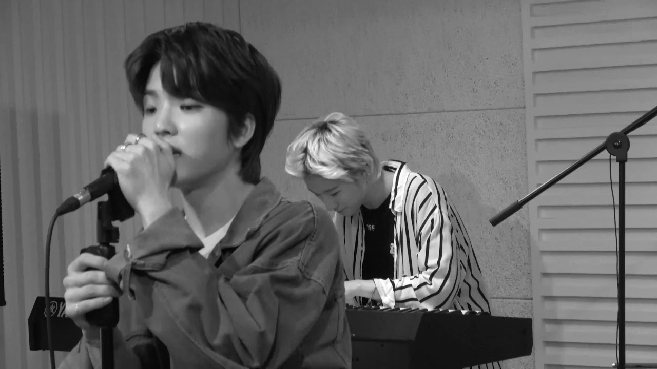 Южнокорейская k-pop-группа W24 исполнила в Москве хит Цоя «Группа крови» | РБК Life