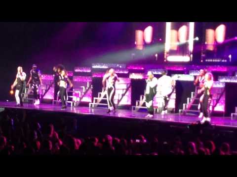 S Club 7 - Love ain't gonna wait for you - live at Newcastle