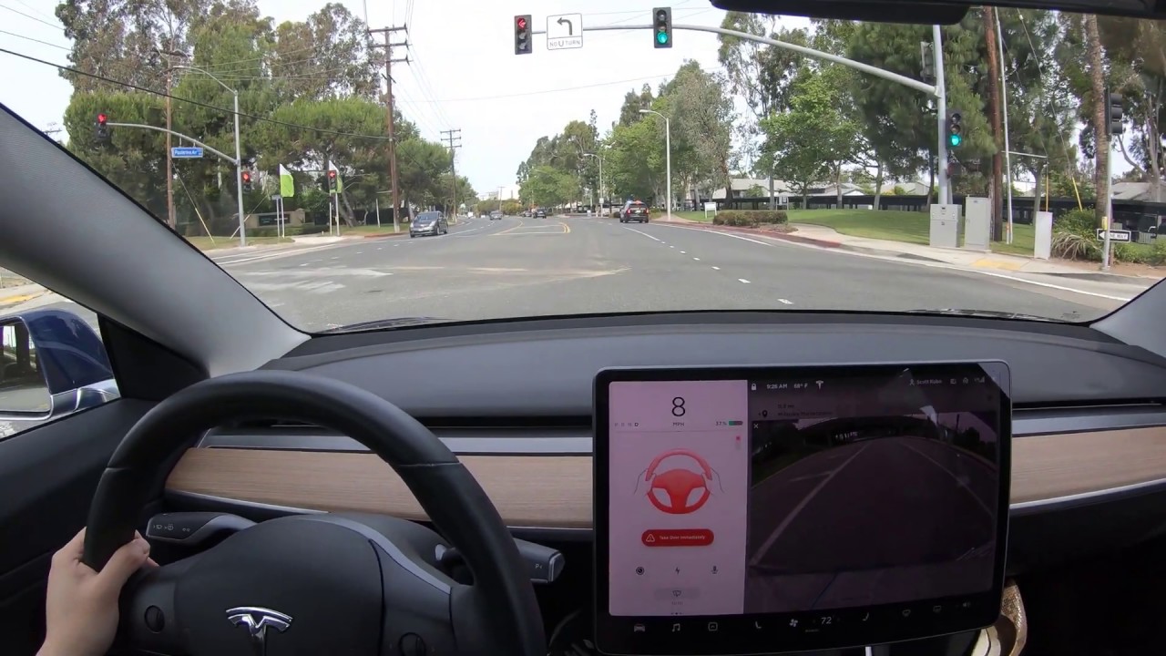 Tesla Autopilot Stop Light Warning vs Wifey Stop Light Warning