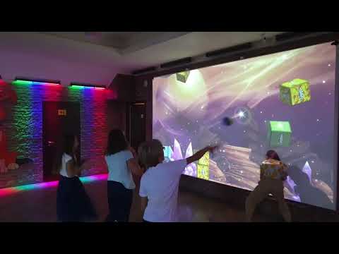 INTERACTIVE THROW WALL – Interactive equipment for kids