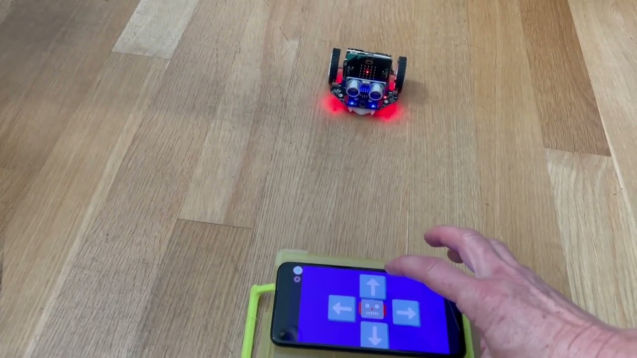 Fun and Easy! MicroBlocks Programmed micro:bit Maqueen Robot Controlled via OctoStudio