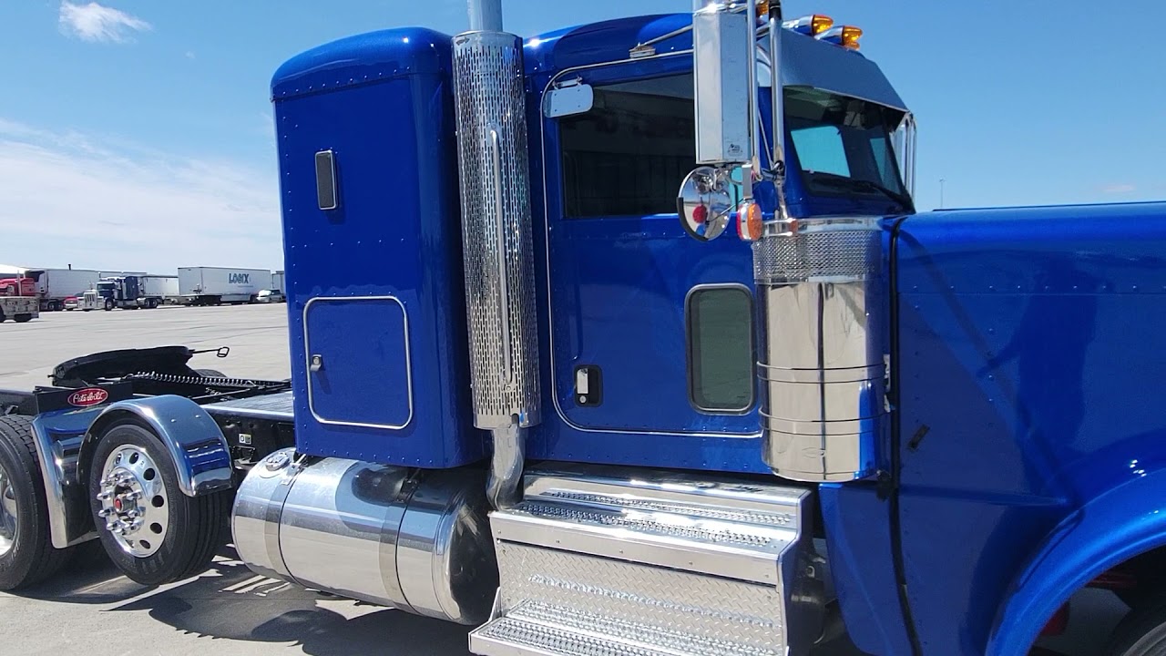 WALKAROUND: 2022 PETERBILT MODEL 389