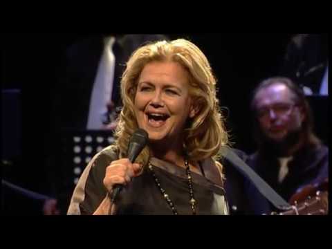 Mathilde Santing - Songs, Events and Music Stats | Viberate.com