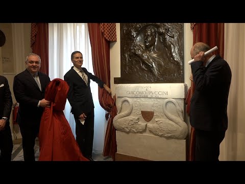 Teatro del Giglio, restaurato il bassorilievo che Lucca dedicò a Puccini